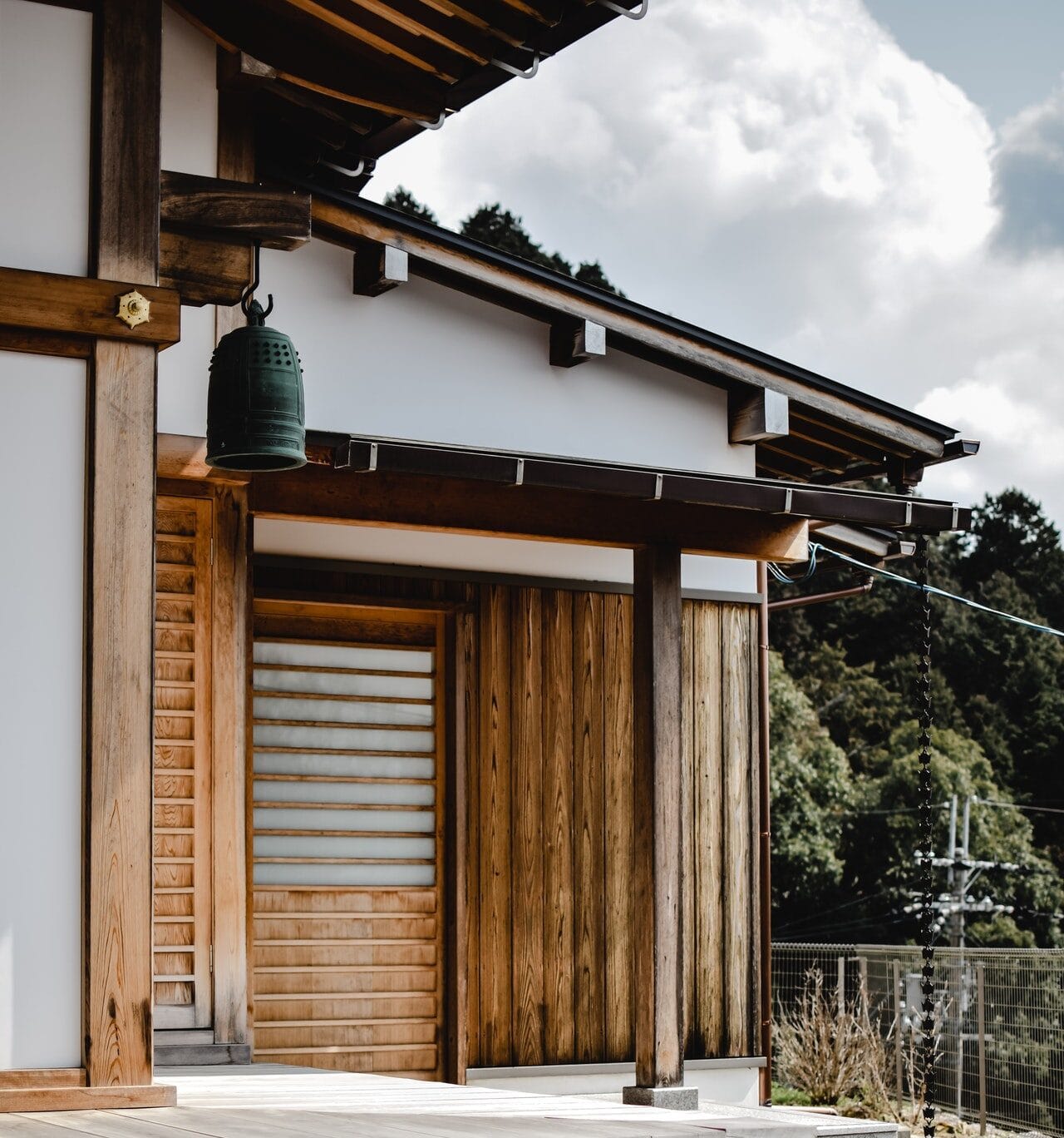 🏡 Construire un appentis contre une maison : astuces essentielles